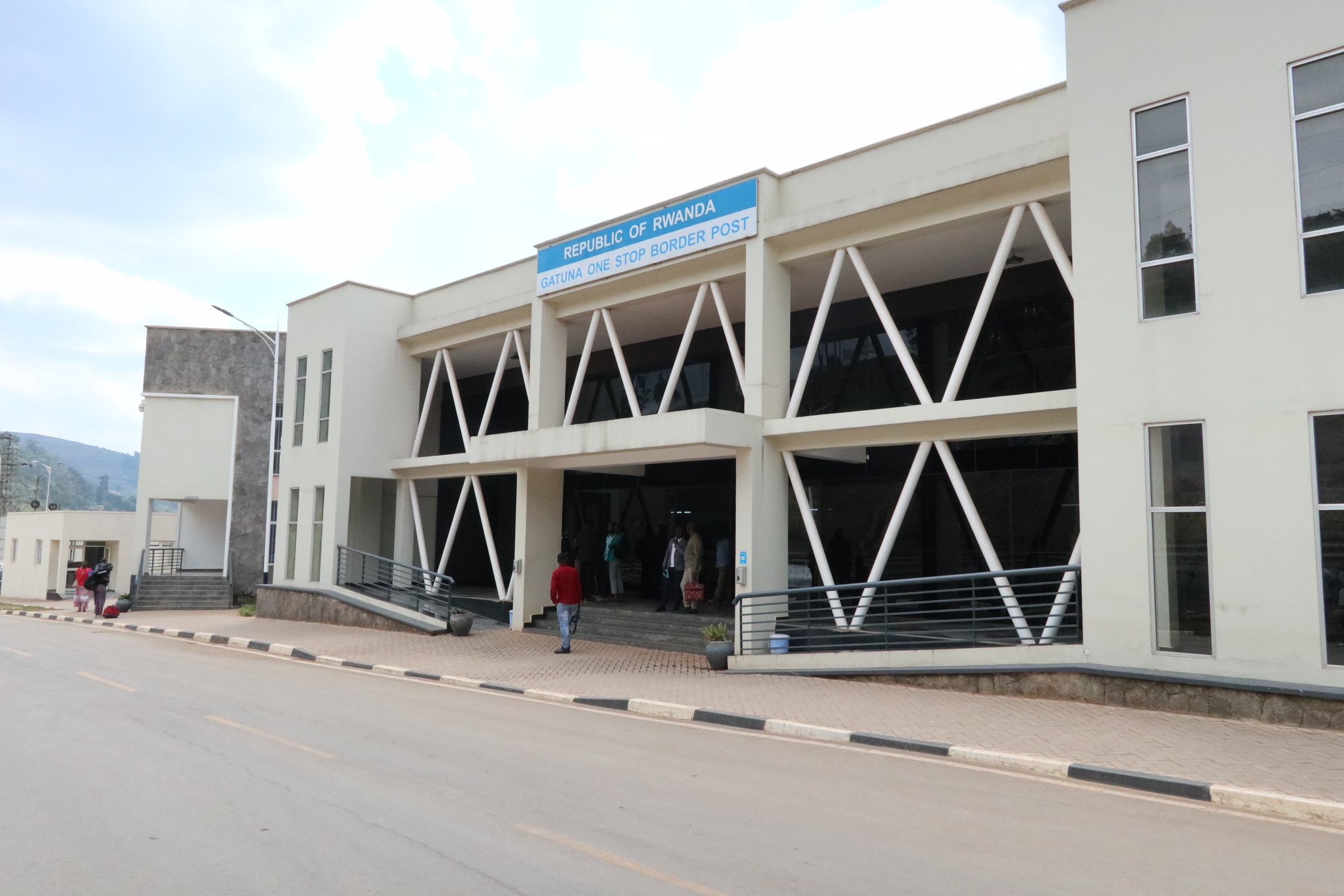 150 TRUCKS CROSS KATUNA-GATUNA ONE STOP BORDER POST DAILY - East ...